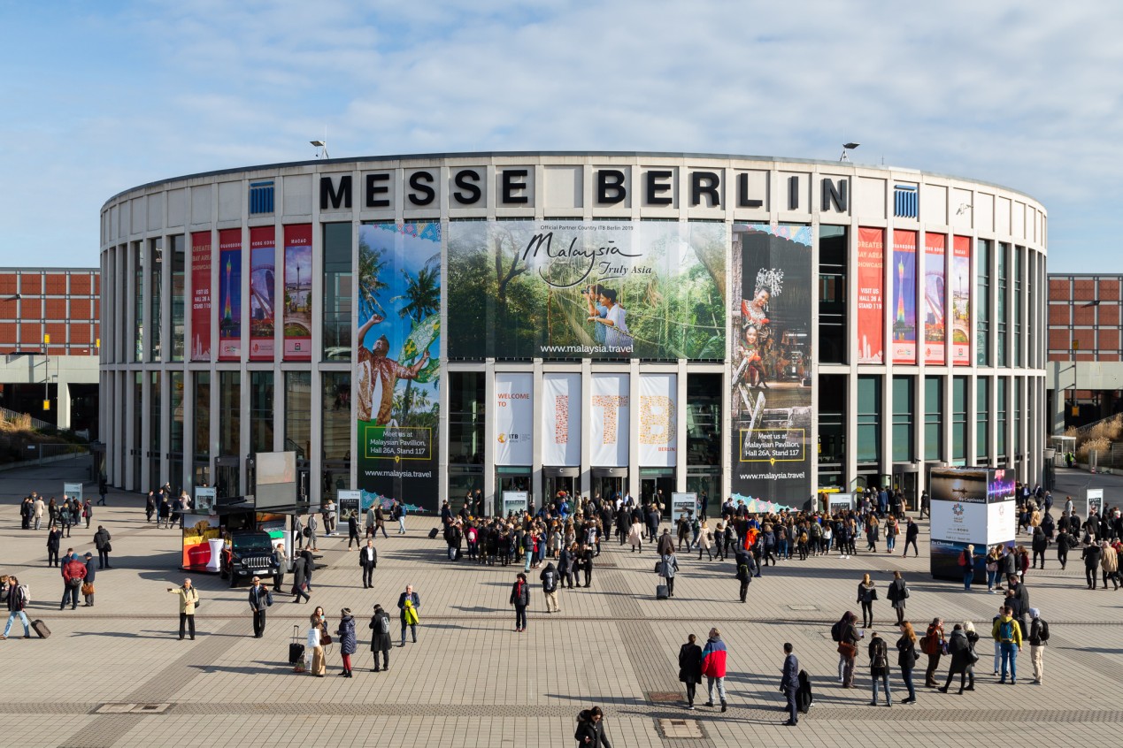 Outdoor Advertising - MB Capital Services GmbH