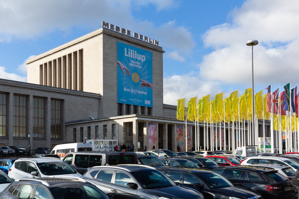 Outdoor Advertising - MB Capital Services GmbH