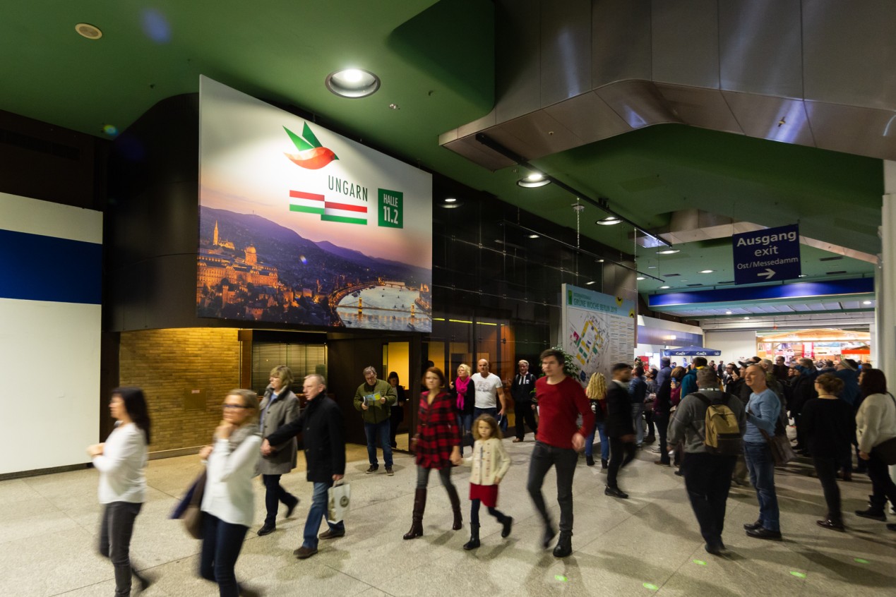 Indoor Advertising - MB Capital Services GmbH