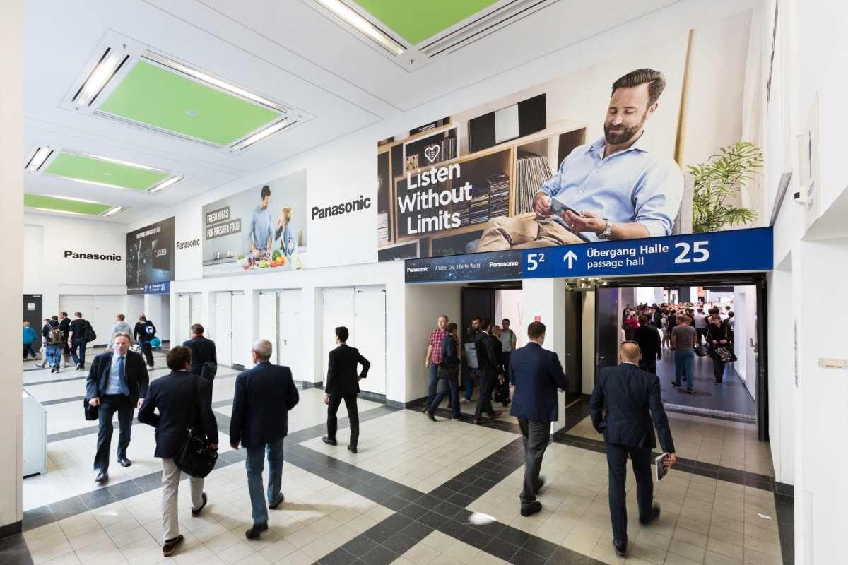 58 Entrance Brandings Halls 5.2 and 6.2 - MB Capital Services GmbH